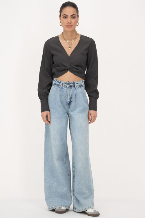 Dark grey top with knot & structure | My Jewellery